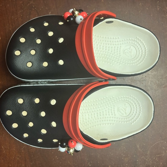 CROCS | Shoes | Crocs Drew Barrymore Collab 6 Blackred New Comfort ...